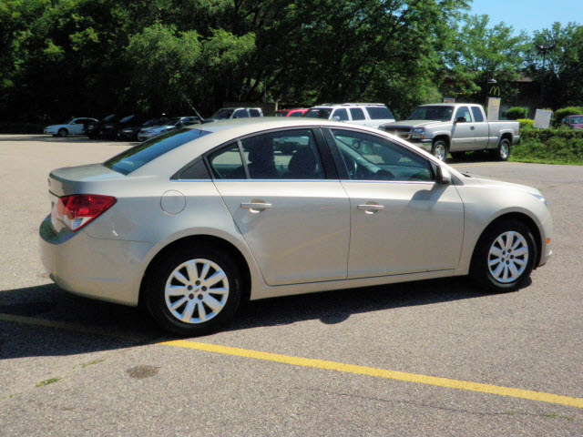 chevrolet cruze 2011 tan sedan lt 4 cylinders automatic 55318 ...