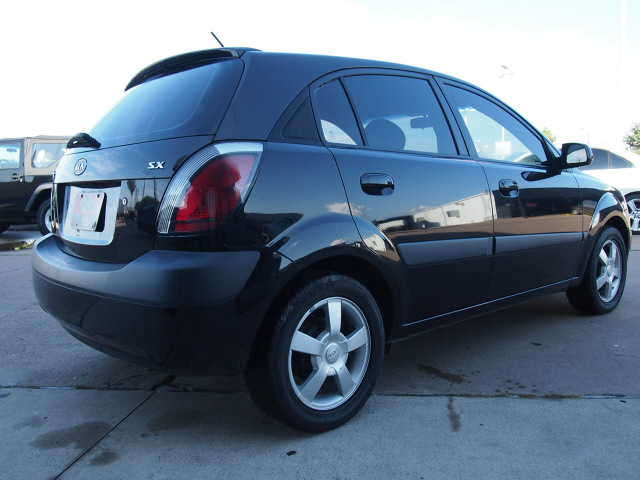 kia rio5 2006 black hatchback sx gasoline 4 cylinders front wheel drive ...